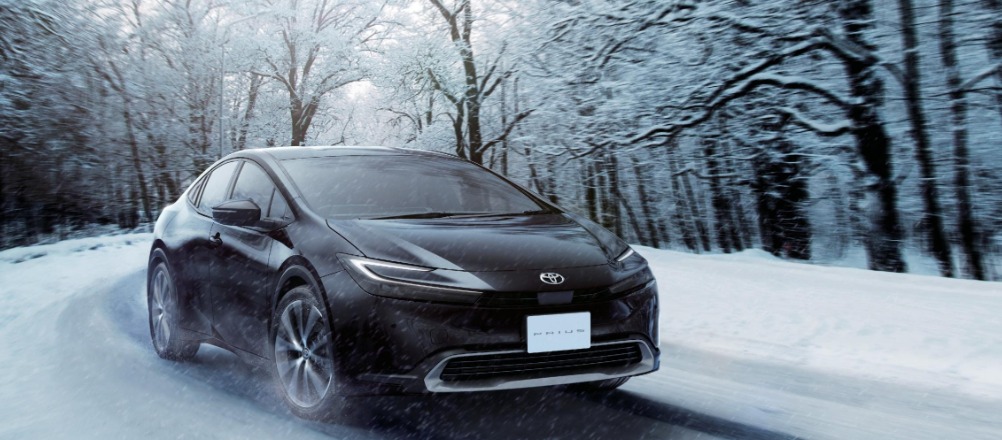 プリウスは雪道に強い車？4WD (E-Four) や雪道性能を詳しく解説！ | AGHトヨタ札幌